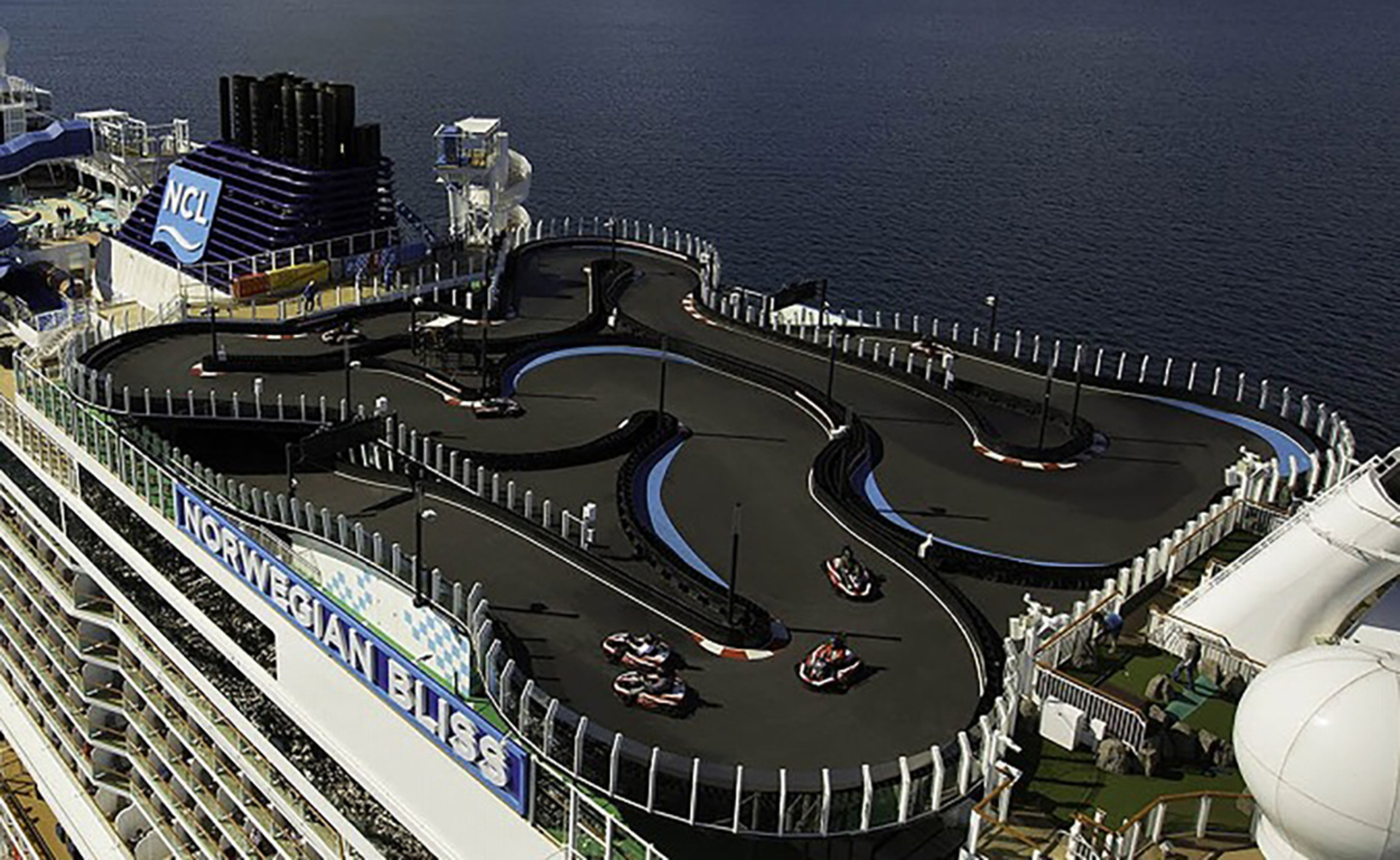 クルーズ船の仰天設備10選！ゴーカート、スカイダイビングやサウナまで！ - CruiseWorld｜クルーズワールド